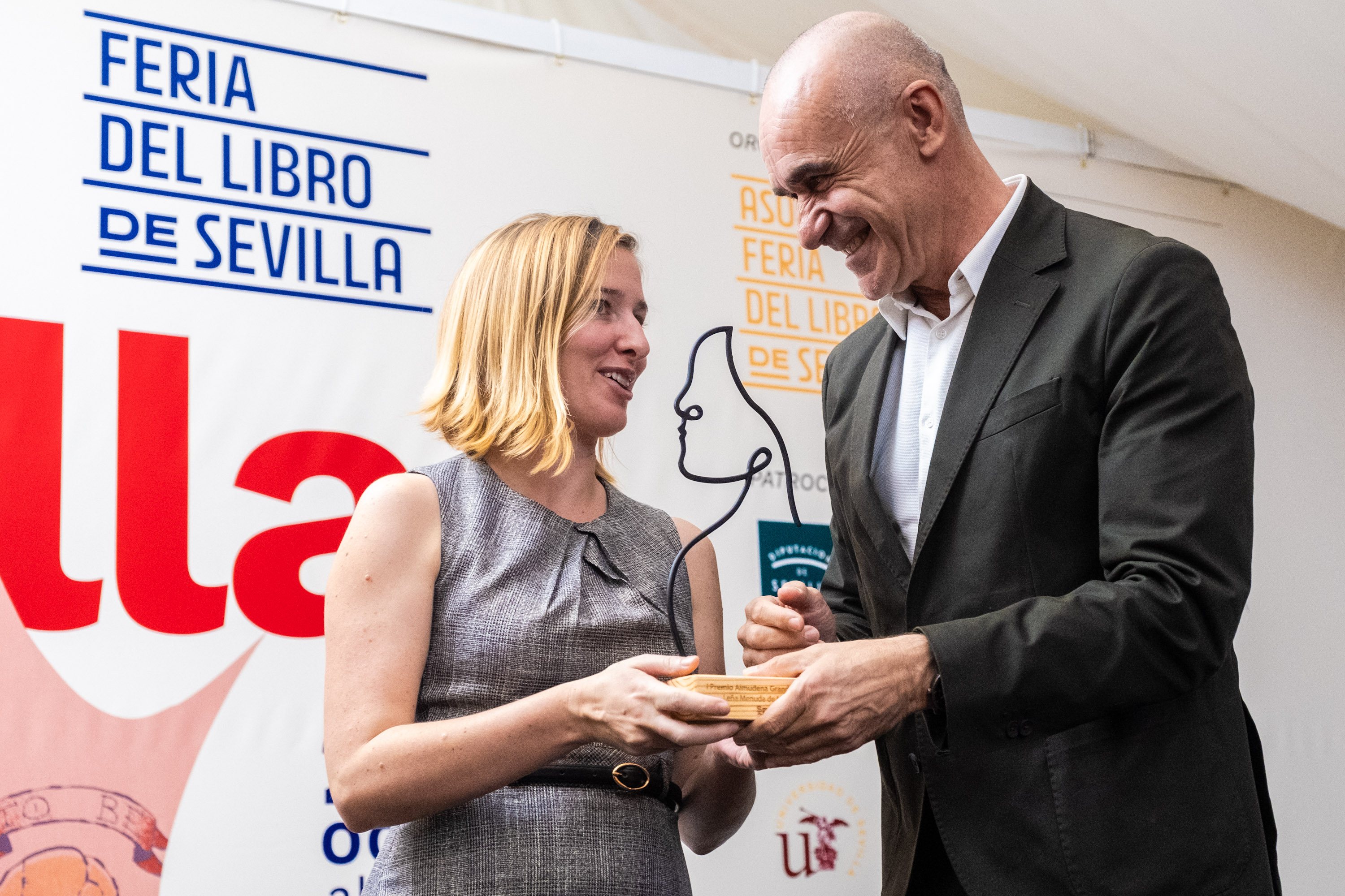 La entrega del I Premio de Novela Almudena Grandes a la escritora Marta ...