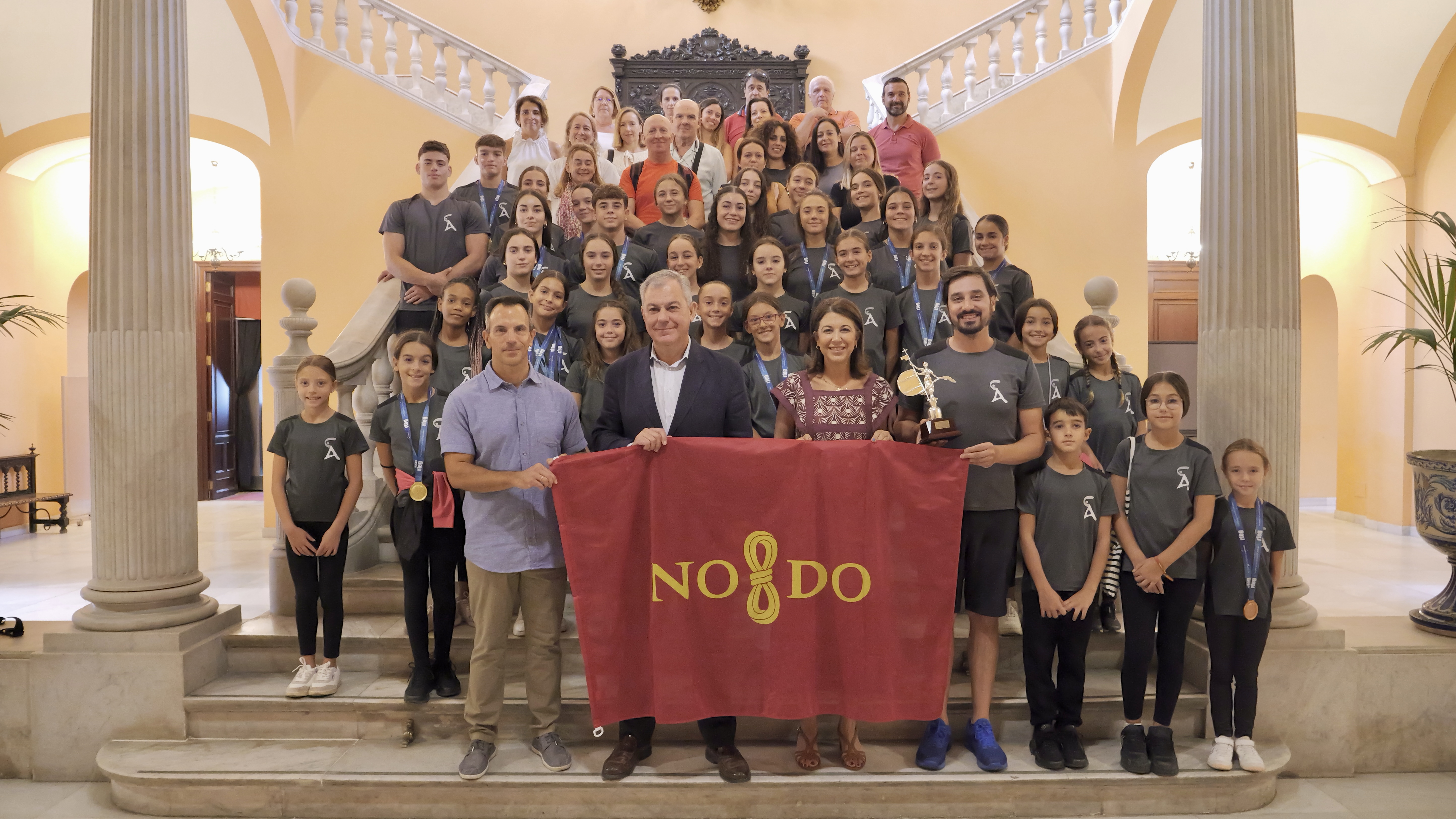 El alcalde reconoce al Club Pyrámidos tras sus quince medallas en el ...