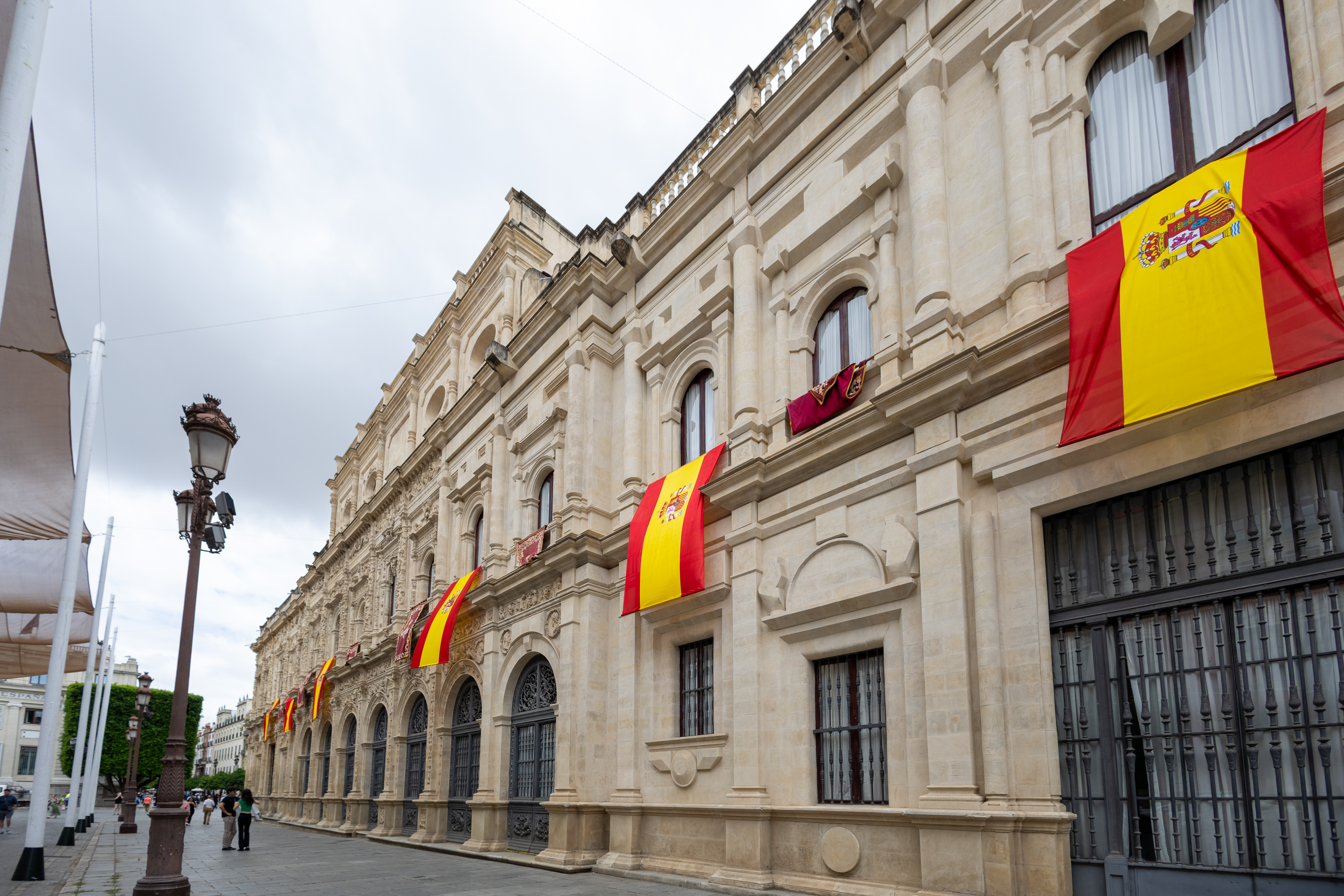 El Ayuntamiento engalana su fachada para celebrar los 10 años de la ...