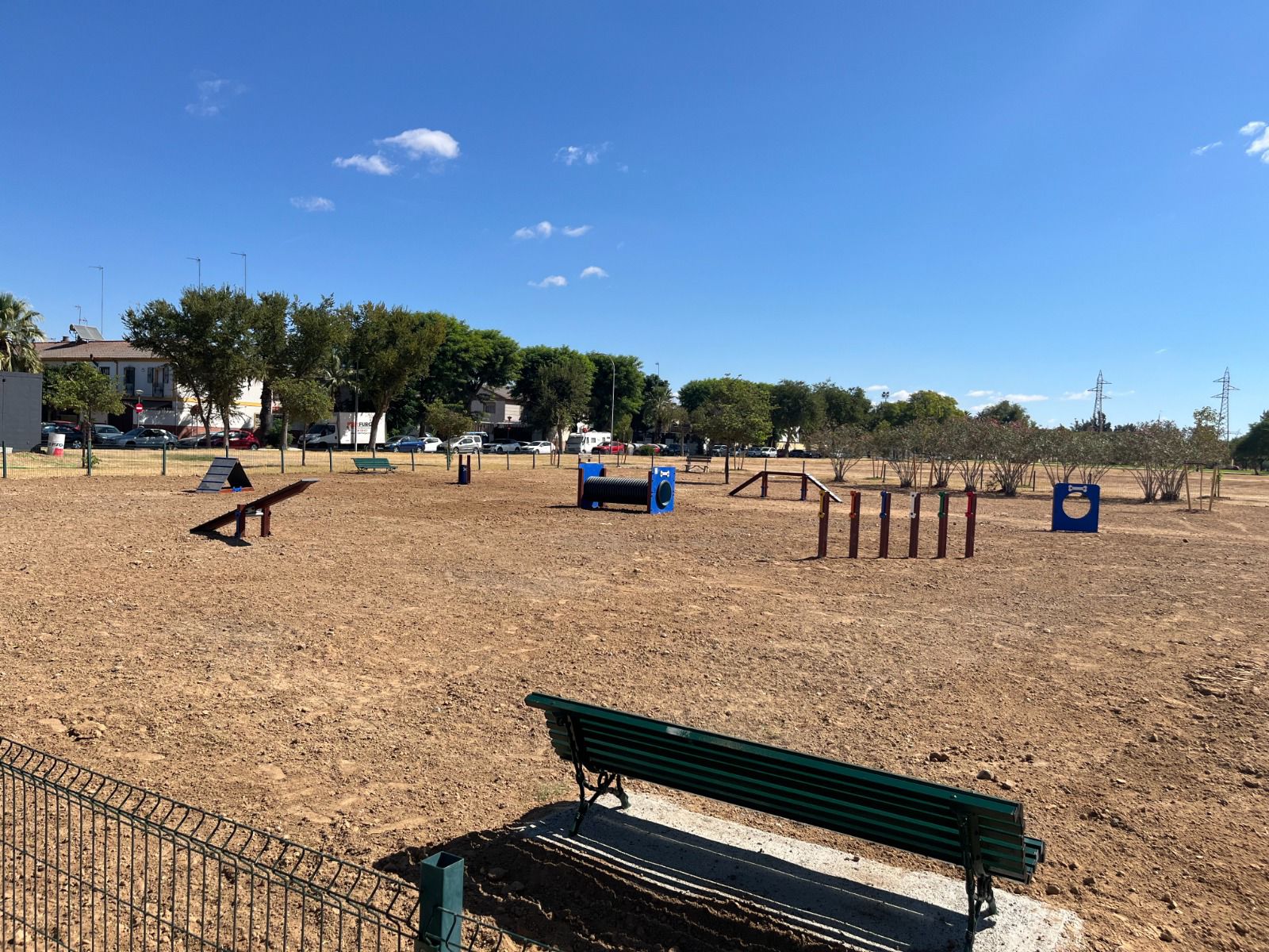 El Ayuntamiento renueva el parque canino de Sevilla Este, entre las ...