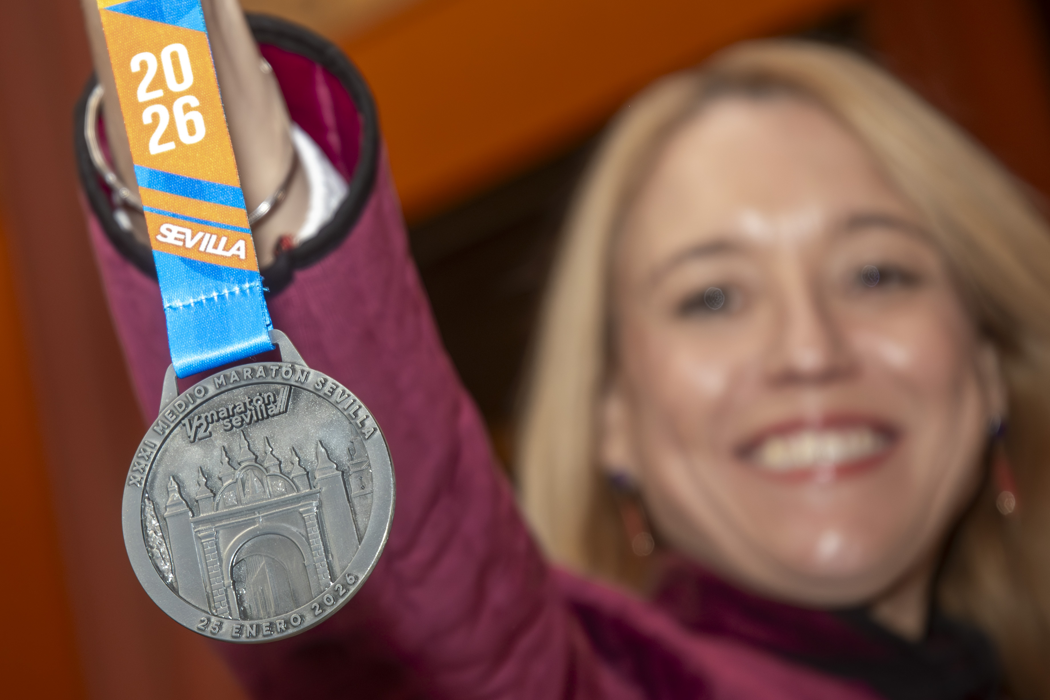 El diseño de la medalla de la Media Maratón de Sevilla 2026 que en la ...